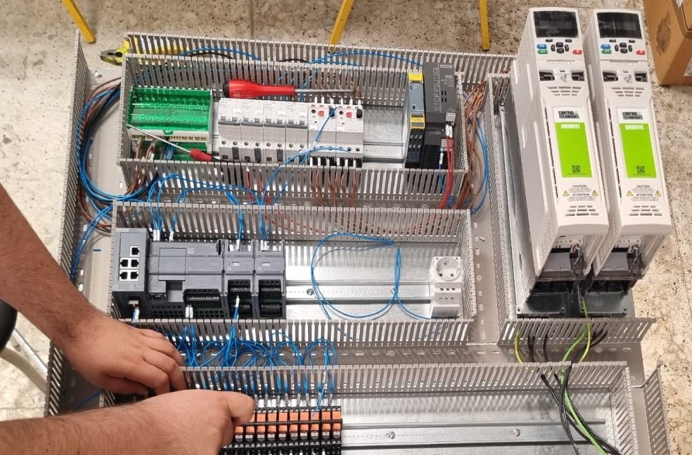 Programación de PLC y puesta en marcha: automatización de procesos al siguiente nivel - Blog de ...
